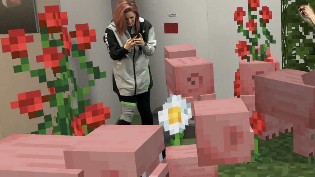 Попытка потрогать Minecraft Earth на конференции E3 · FromGate Online